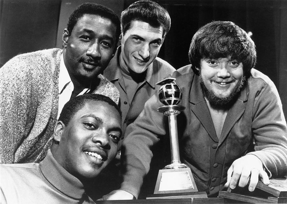 Steve Cropper‘s 5 tips for guitar players: “I always look at my guitar before playing and say ...