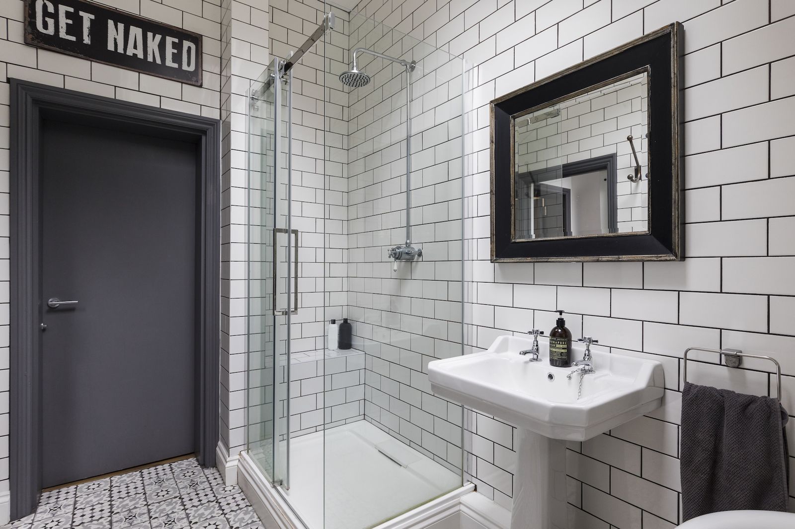 Farmhouse shower ideas 10 ways to freshen up in rustic style | Homes ...