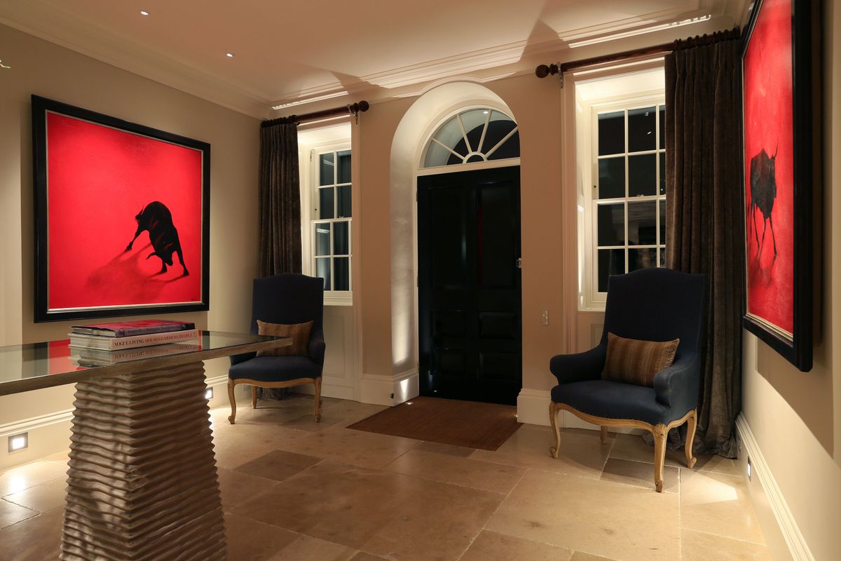 15 Hallway Lighting Ideas To Brighten Up a Home's Entrance | Homebuilding