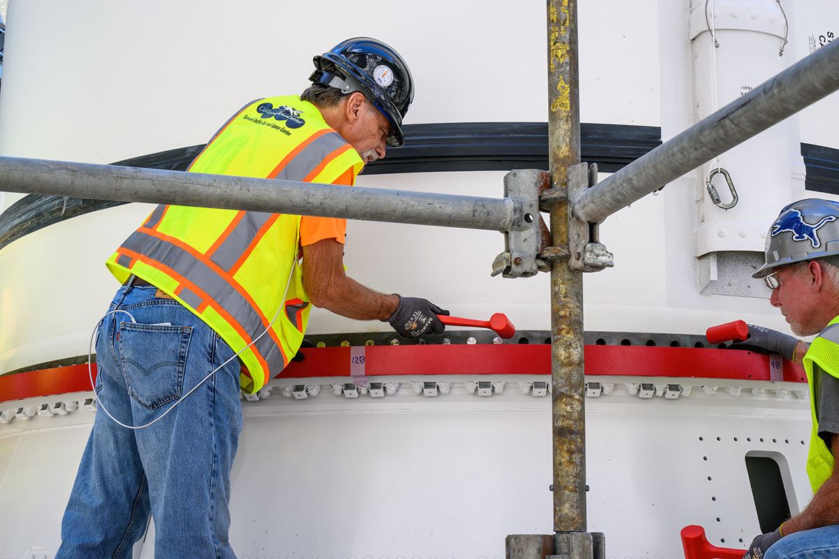 2nd rocket booster lifted into place for space shuttle Endeavour LA ...