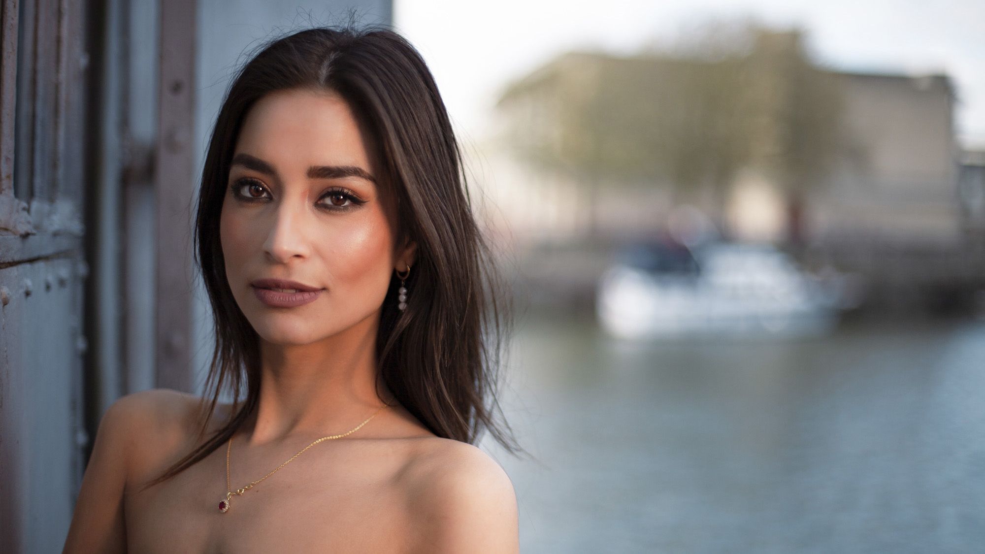 Picture perfect, penny-wise portraits with a "nifty-fifty" lens ...
