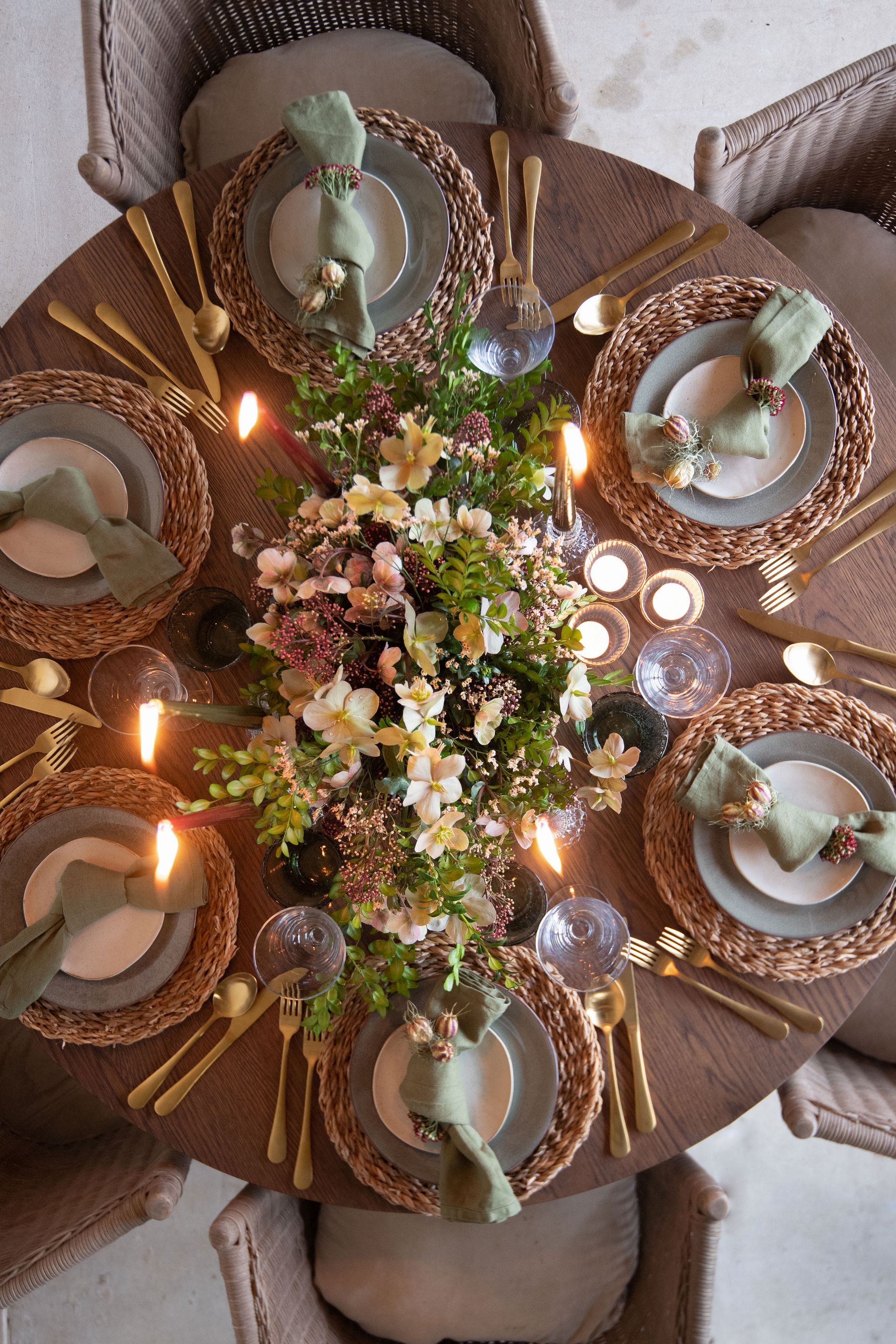 Royal florist Philippa Craddock's tips on table centerpieces | Homes ...