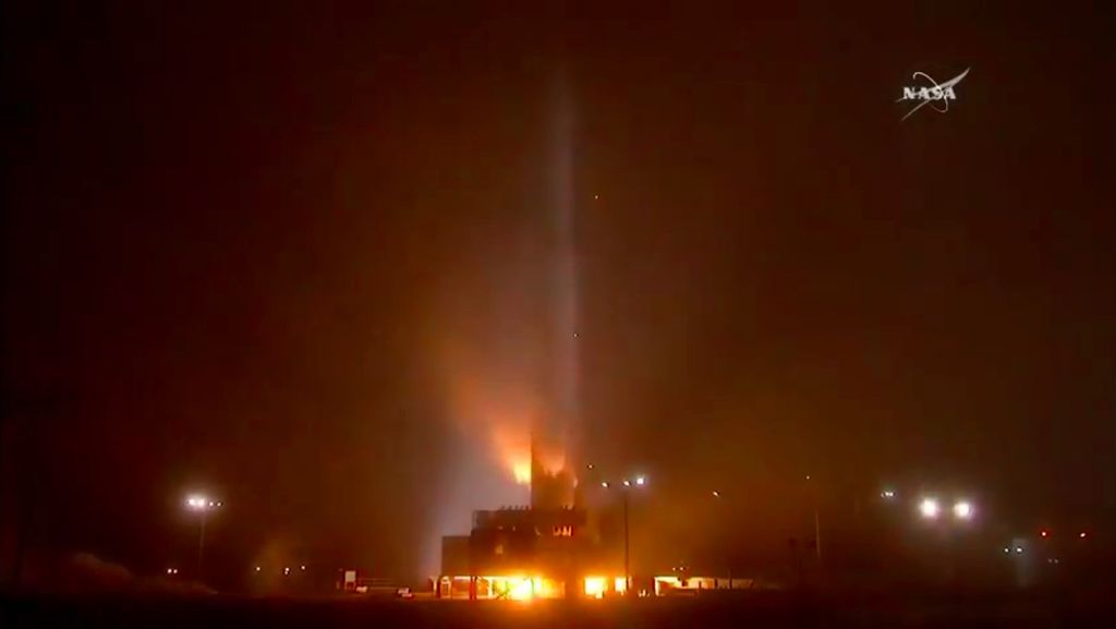 Launch Photos: NASA's InSight Mars Lander Blasts Off on Atlas V Rocket ...