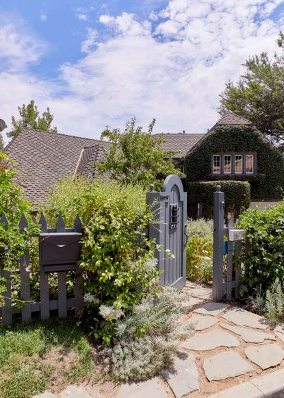 Mailbox landscaping ideas: 10 ways to add curb appeal to your front ...
