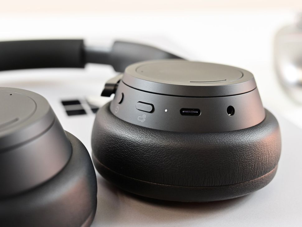 Microsoft Surface Headphones 2 review – A lower price and modest ...