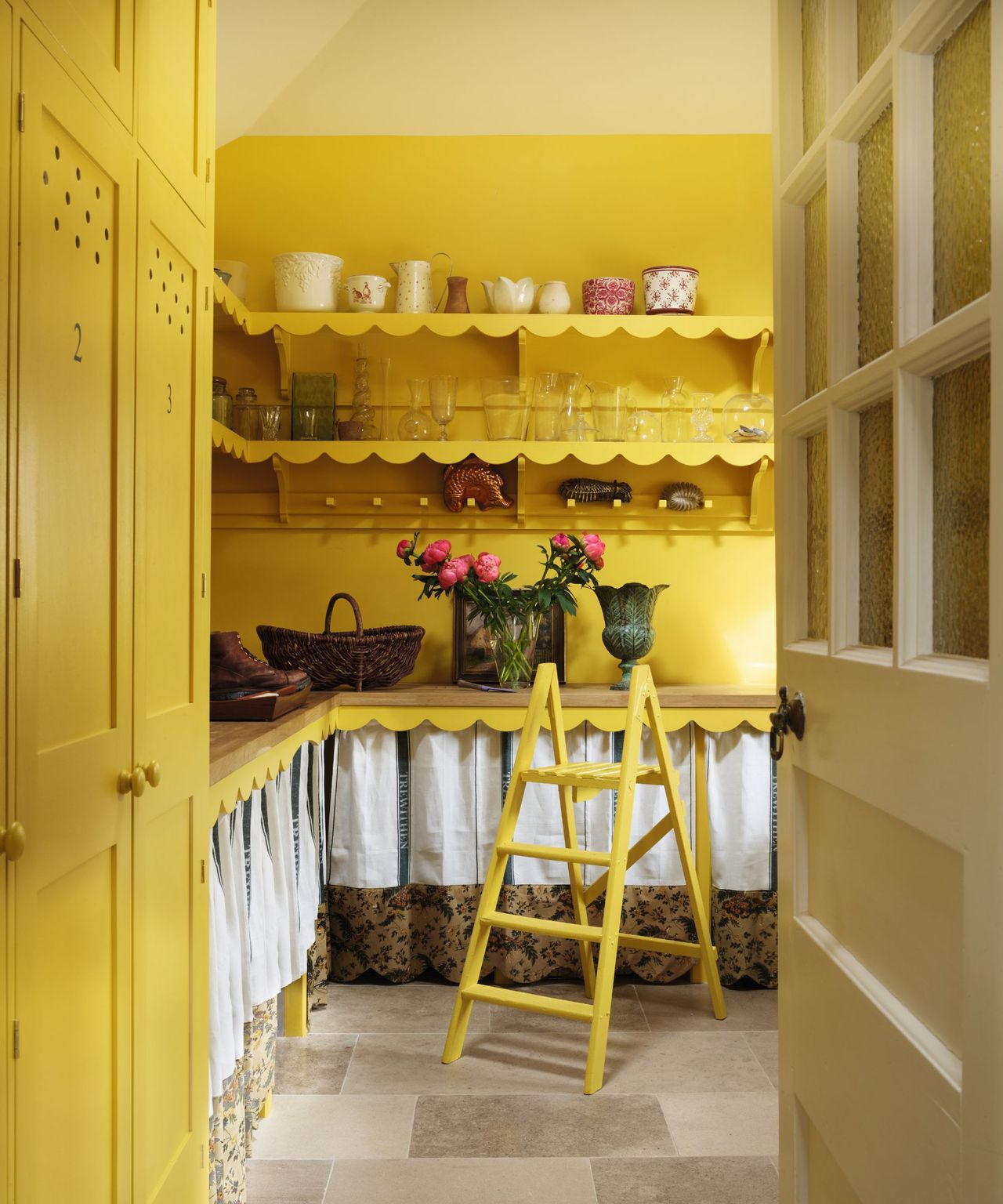 Valance ideas for kitchens: 11 decorative looks | Homes and Gardens