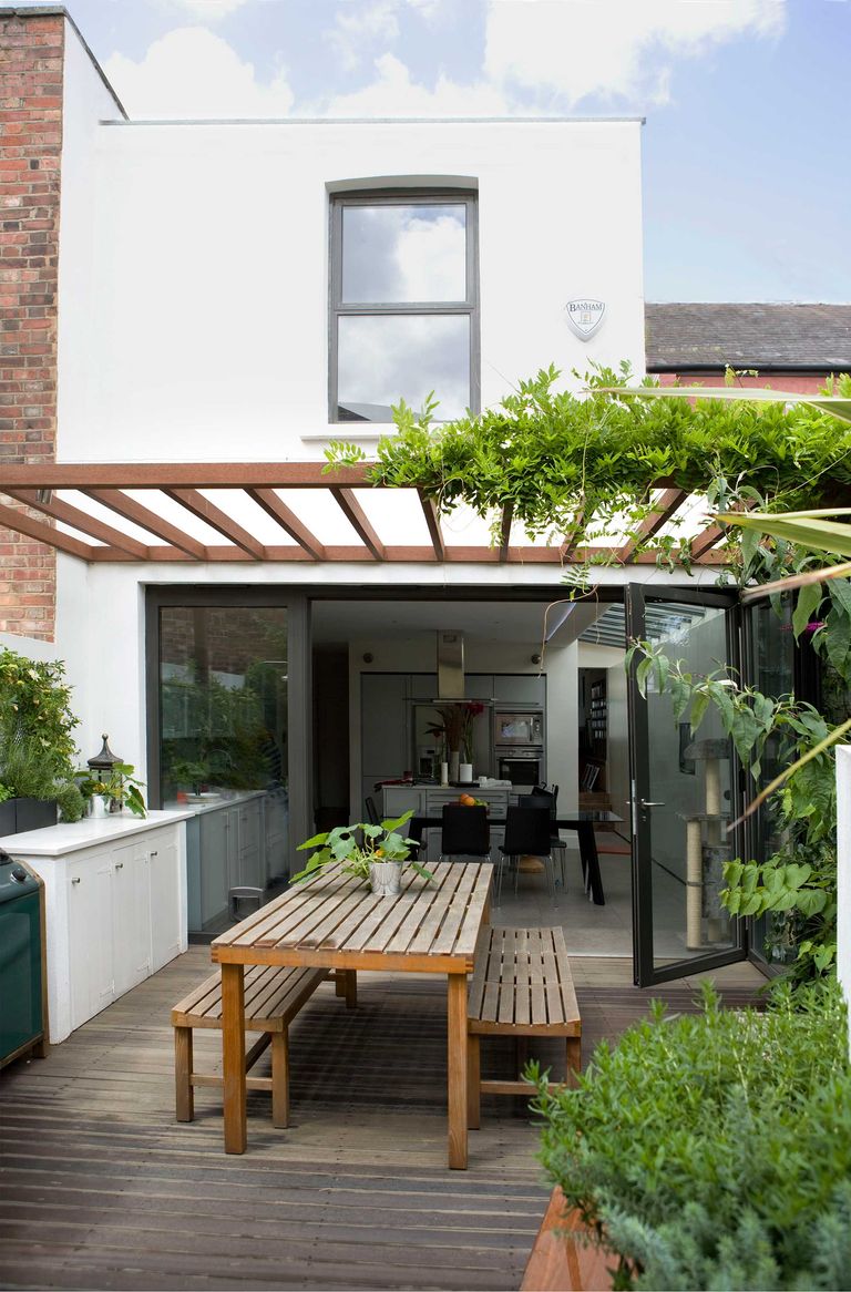 6 slippery deck solutions: how to stop decking from being slippery ...
