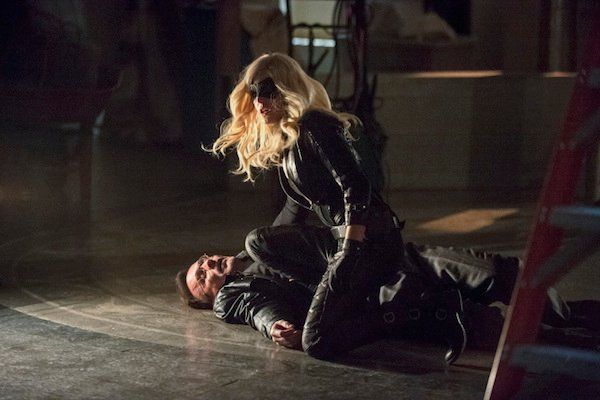 Arrow's Stephen Amell Shows Off Salmon Ladder Pull-Up Skills, Shares ...