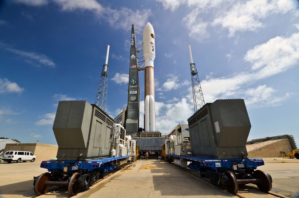 Gallery: USAF Launches New AEHF 2 Satellite | Space