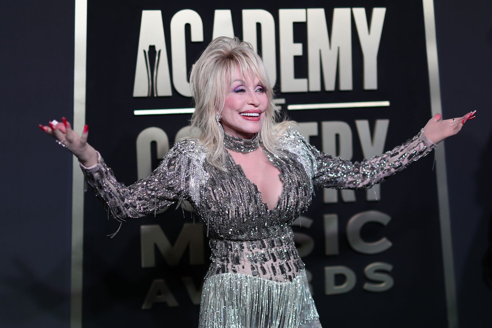 Dolly Parton Just Revealed Why She's Been Wearing Wigs Her Whole Career ...