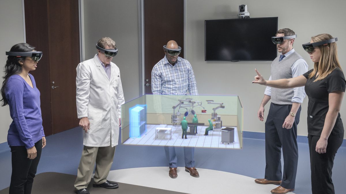 Microsoft Expands, Rebrands HoloLens Agency Readiness Partner Program ...