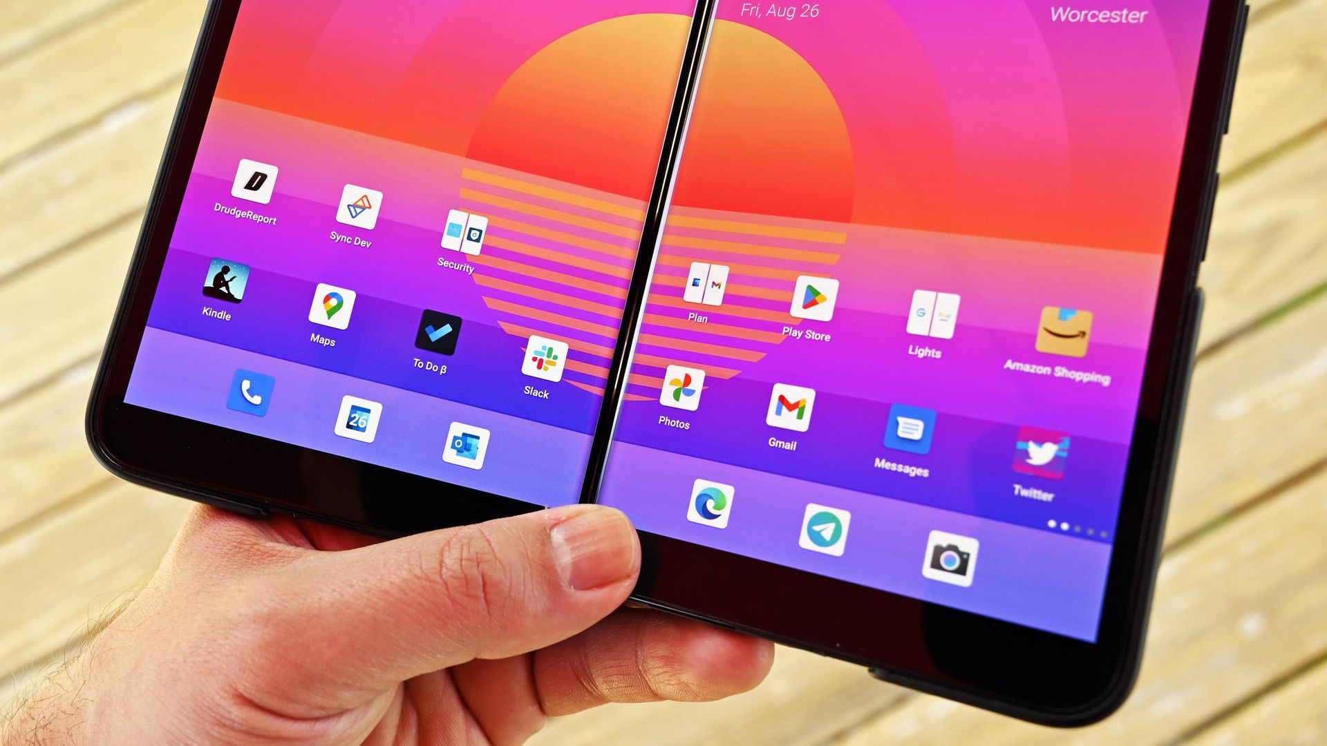 Microsoft's Surface Duo and Duo 2 September update begins rolling out ...