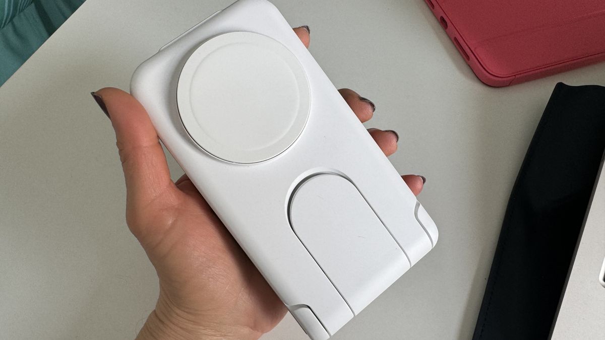 OtterBox 2-in-1 Power Bank with MagSafe review: Flexible and portable ...