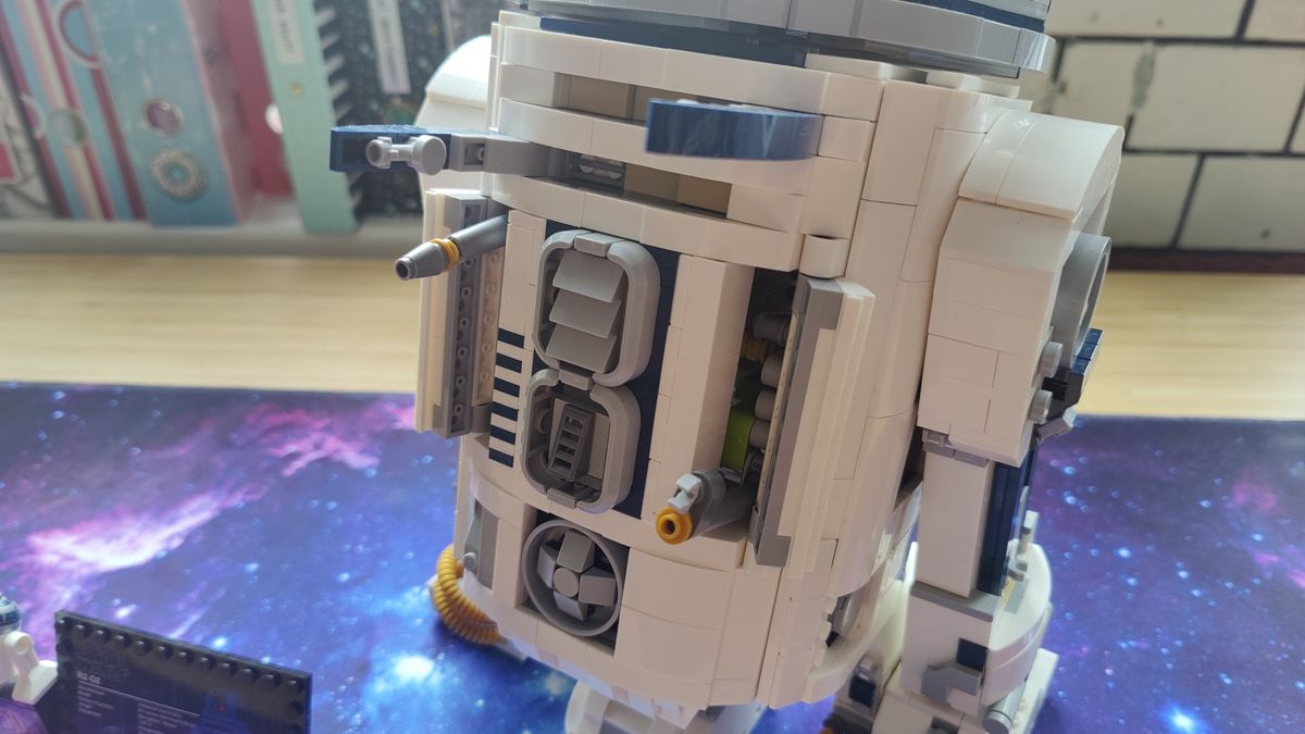 Lego Star Wars R2-D2 review | Space