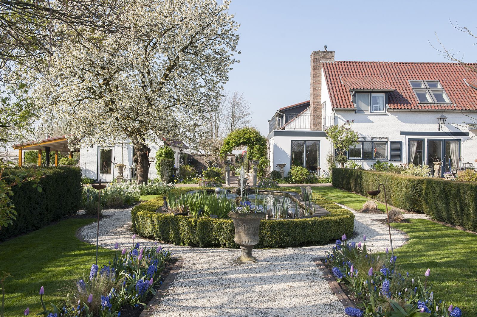 This 1820s Dutch farmhouse has been totally transformed | Homes and Gardens