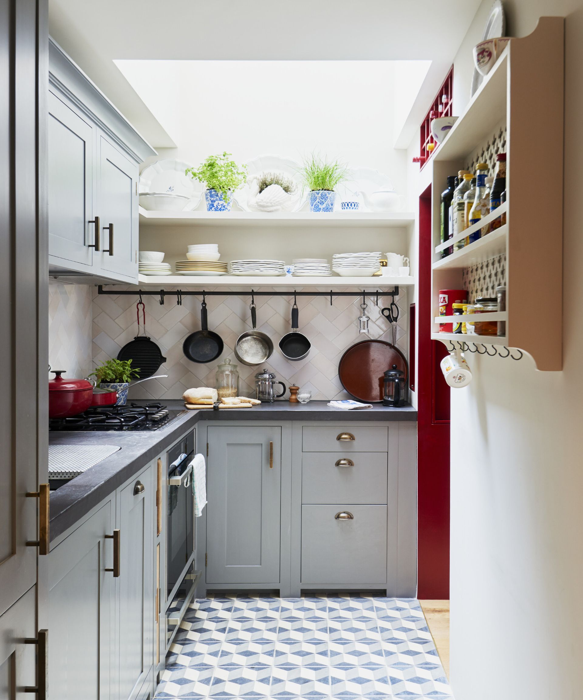 Small kitchen flooring ideas – the best options for tiny spaces | Livingetc
