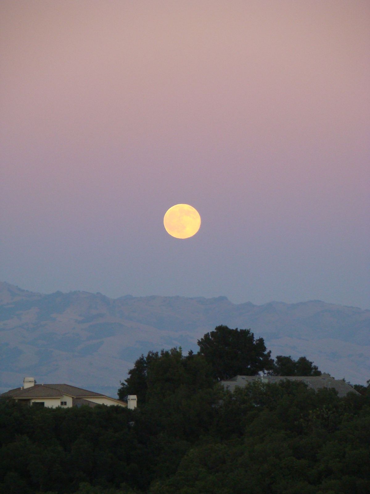July full moon 2022: 'Buck supermoon' passes Saturn | Space