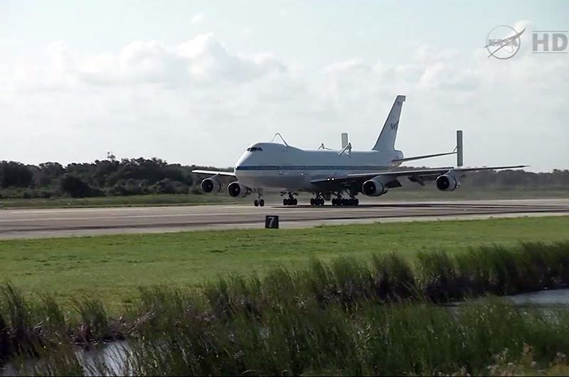 NASA Jumbo Jet Lands in Florida for Final Space Shuttle Ferry Flight ...