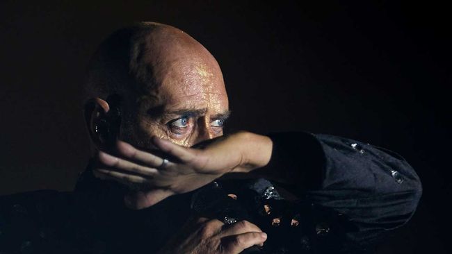 Bauhaus cancel US reunion tour as frontman Peter Murphy enters rehab ...