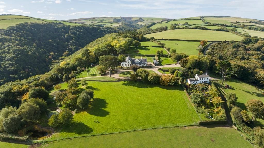 An exquisite waterside home in Cornwall and a Cotswolds mansion, plus ...
