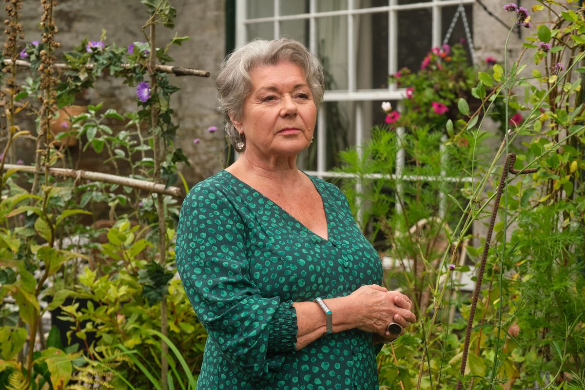 Beyond Paradise season 2 episode 1 recap: Murder on the Shipton express ...