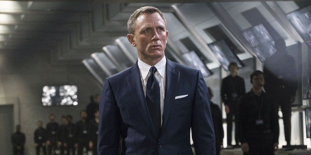 6 Strange Things That Happen In James Bond Movies We Just Accept ...