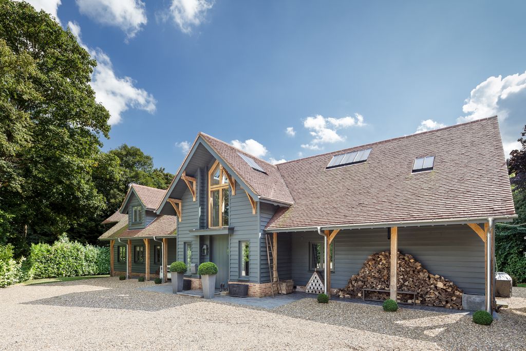 Log Store Ideas: Creative Storage for Your Home and Garden | Homebuilding