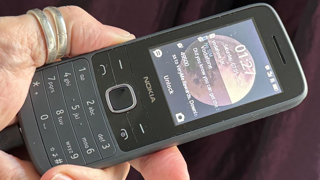 Nokia 225 4G (2020) review: a retro mobile phone at a super low price ...