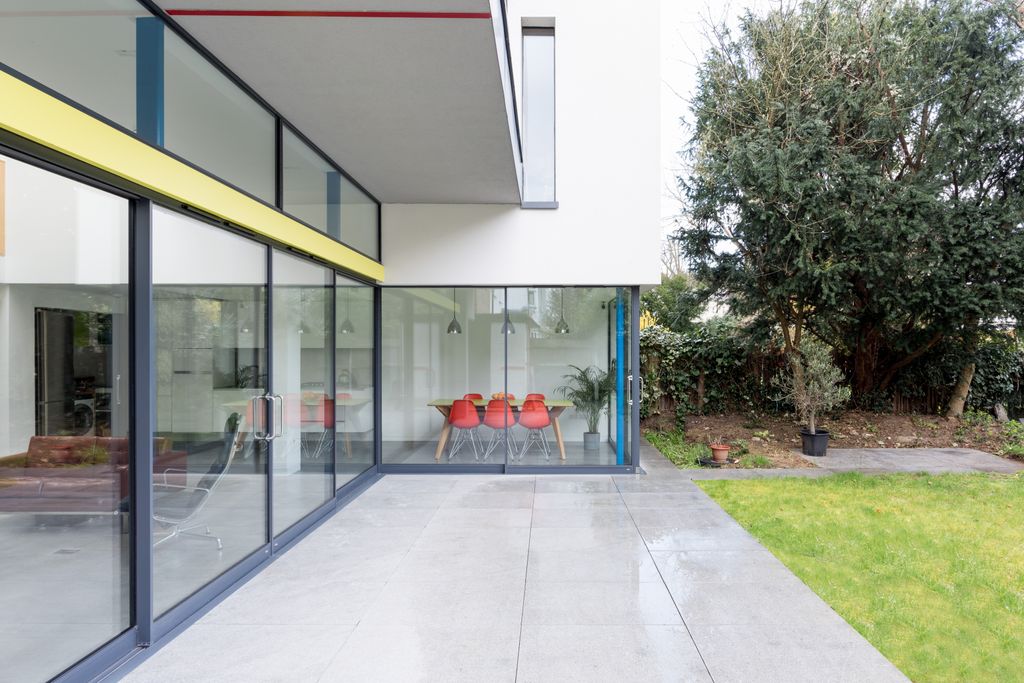 Bauhaus Design: Understand the Iconic Architectural Movement | Livingetc