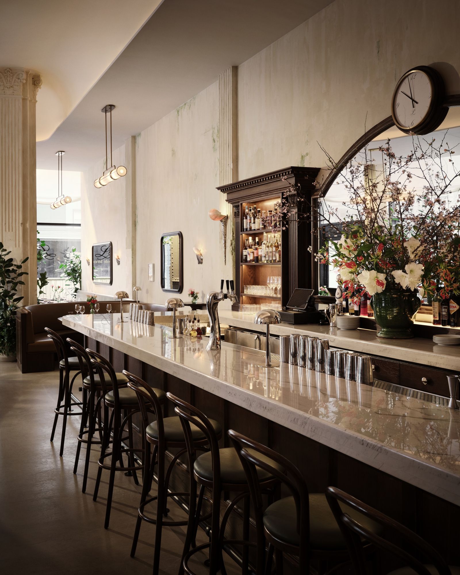 Leon’s restaurant New York: beauty and family history dine side by side ...