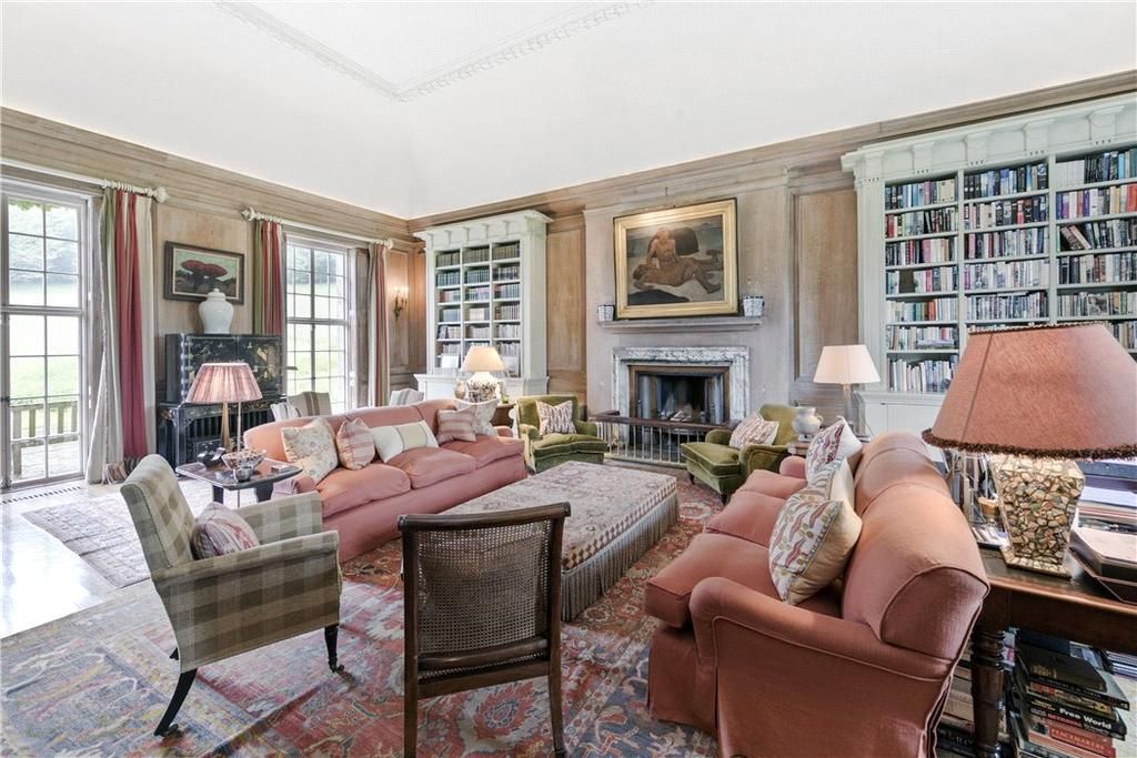 A spectacular country house on the South Downs with stables and a ...