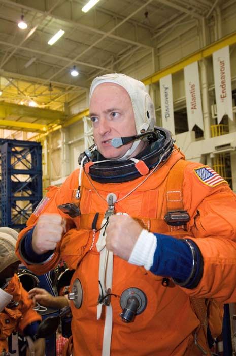 Mission Endeavour: Shuttle Commander, Pilot Aim for Orbit | Space