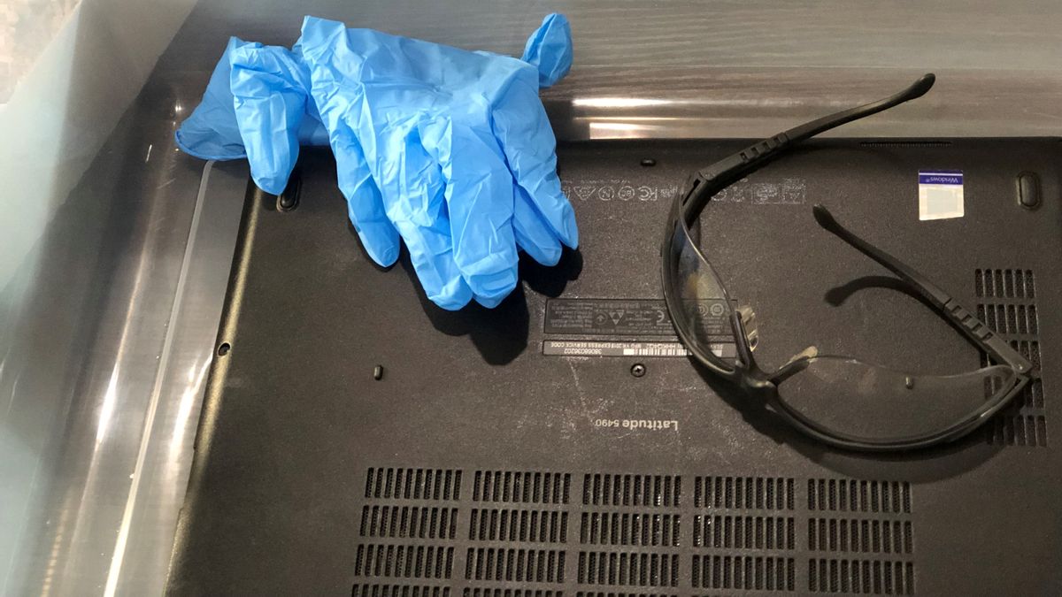 How to Safely Remove a Swollen Battery from Your Laptop | Tom's Hardware