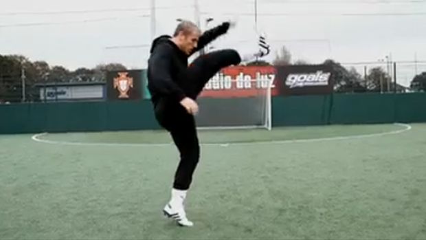 Phil Neville: Pre-match warm up | FourFourTwo