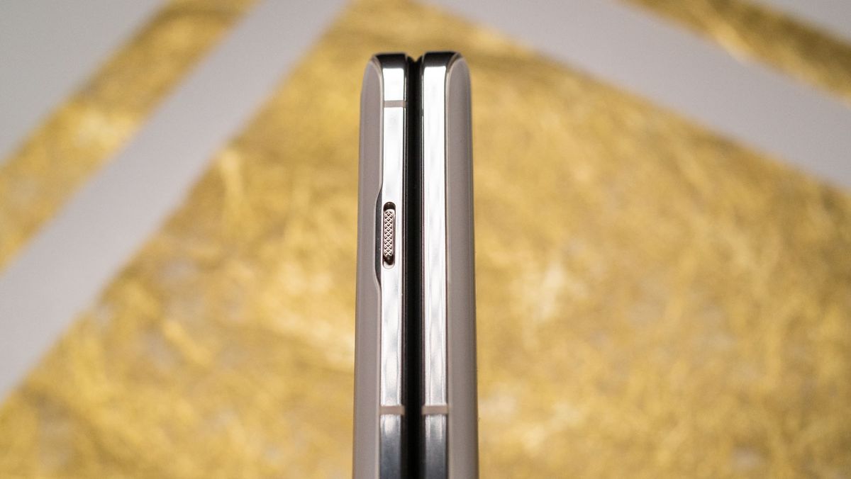 OnePlus made the flip phone I wanted — it's just selling it under ...
