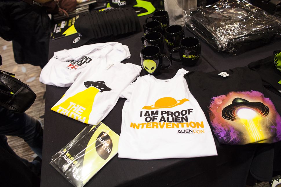 Extraterrestrials Invade California: Alien Con 2016 in Photos : Page 3 ...