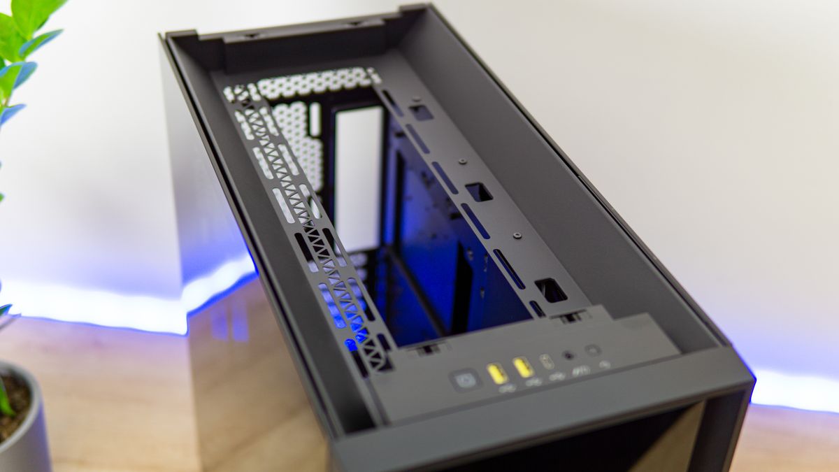 Corsair 5000X Case Review: a Majestic Tower of Glass Opulence | Tom's ...