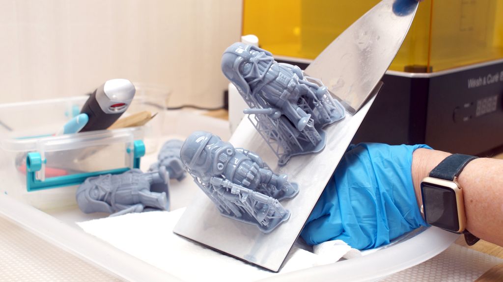 HeyGears Reflex RS Review: Commercial Resin for your Desktop | Tom's ...