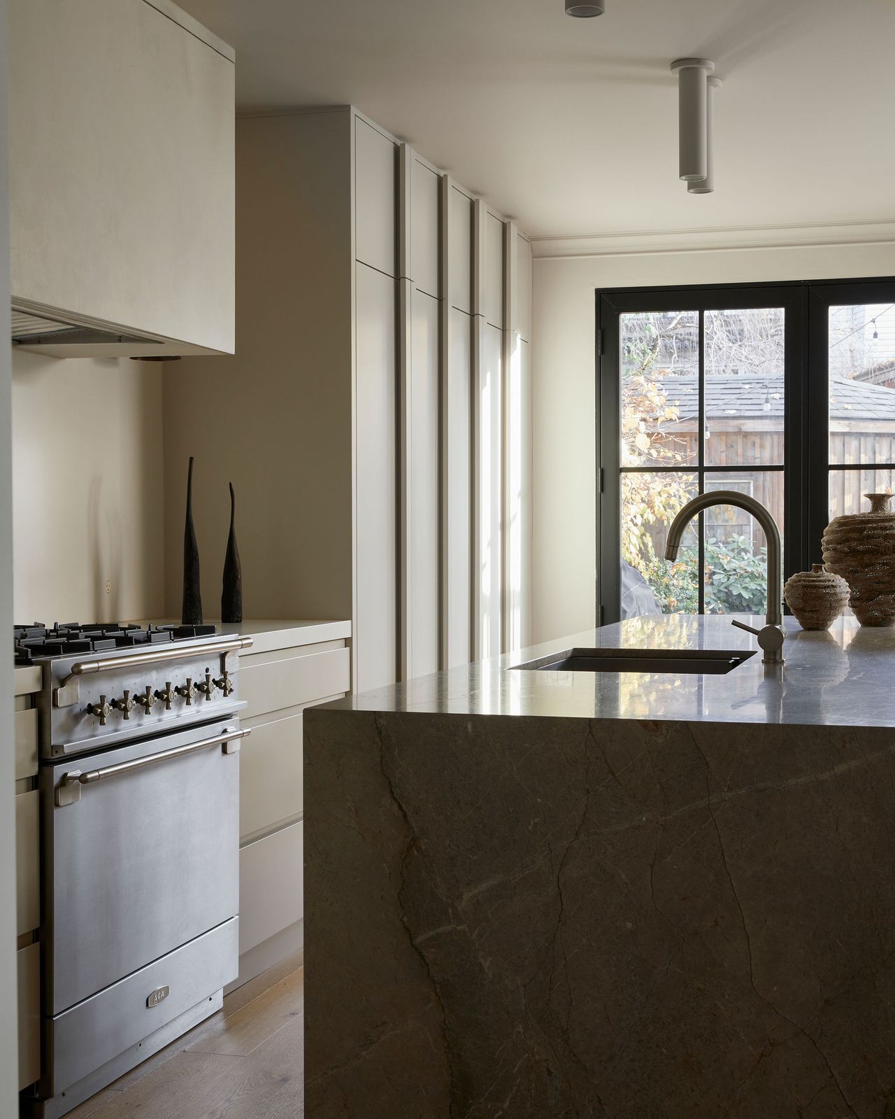 How to Polish Marble Countertops — An Expert's Guide | Livingetc