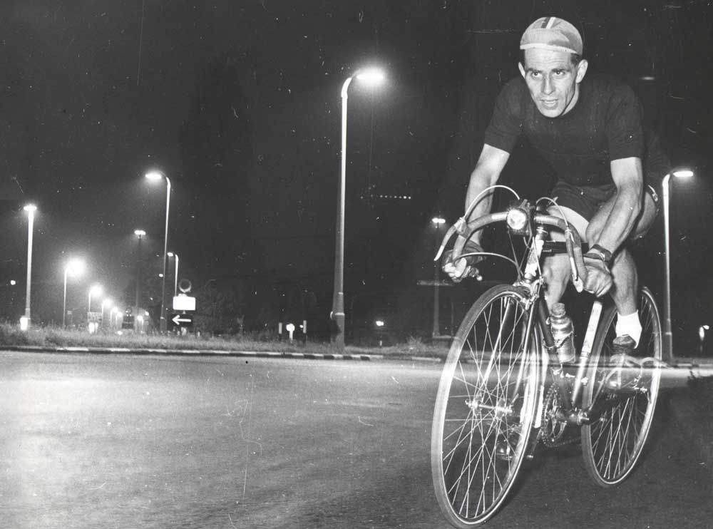 Between a clock and a far place: The golden era of long-distance record ...