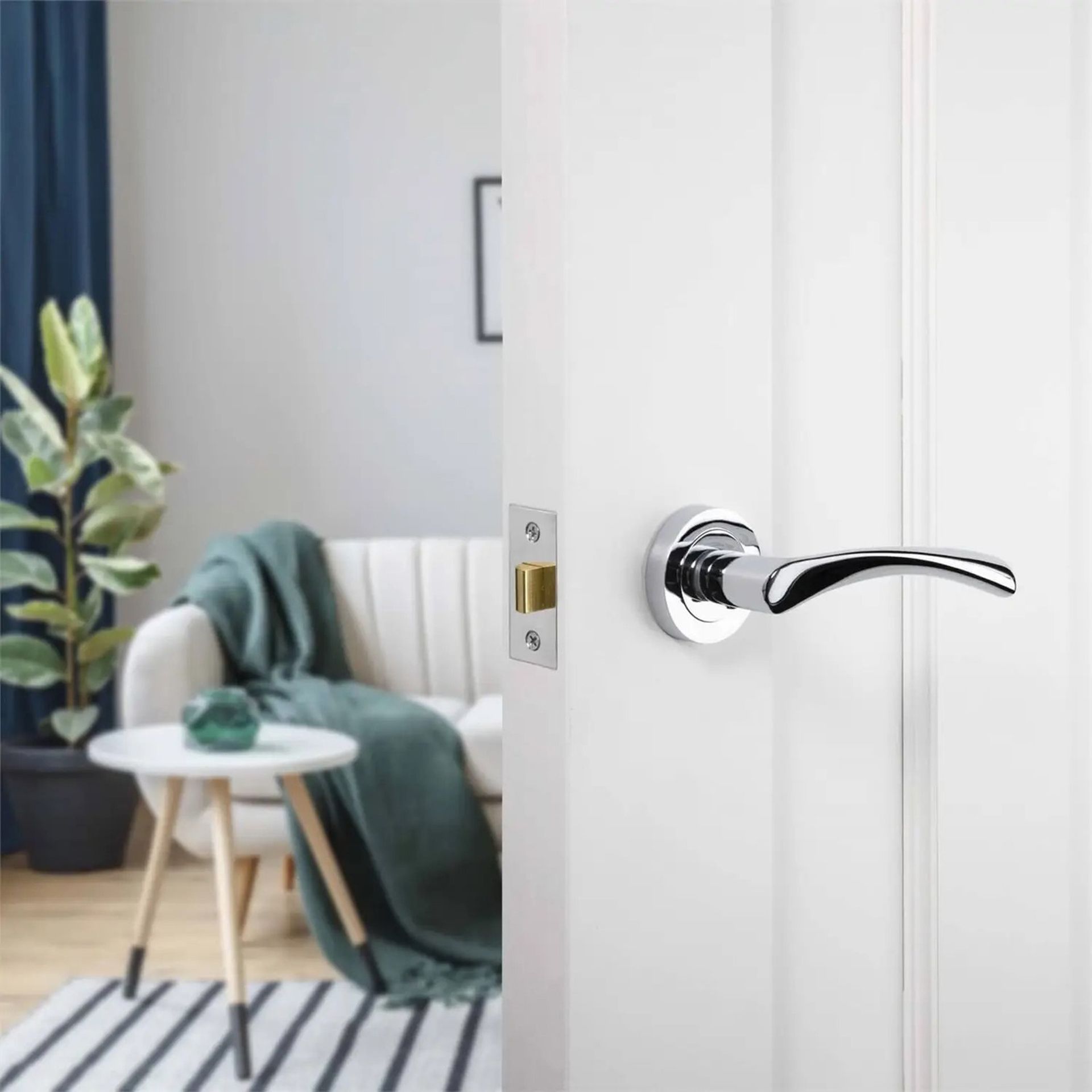 How to fix a door handle that is loose: a step-by-step guide | Ideal Home