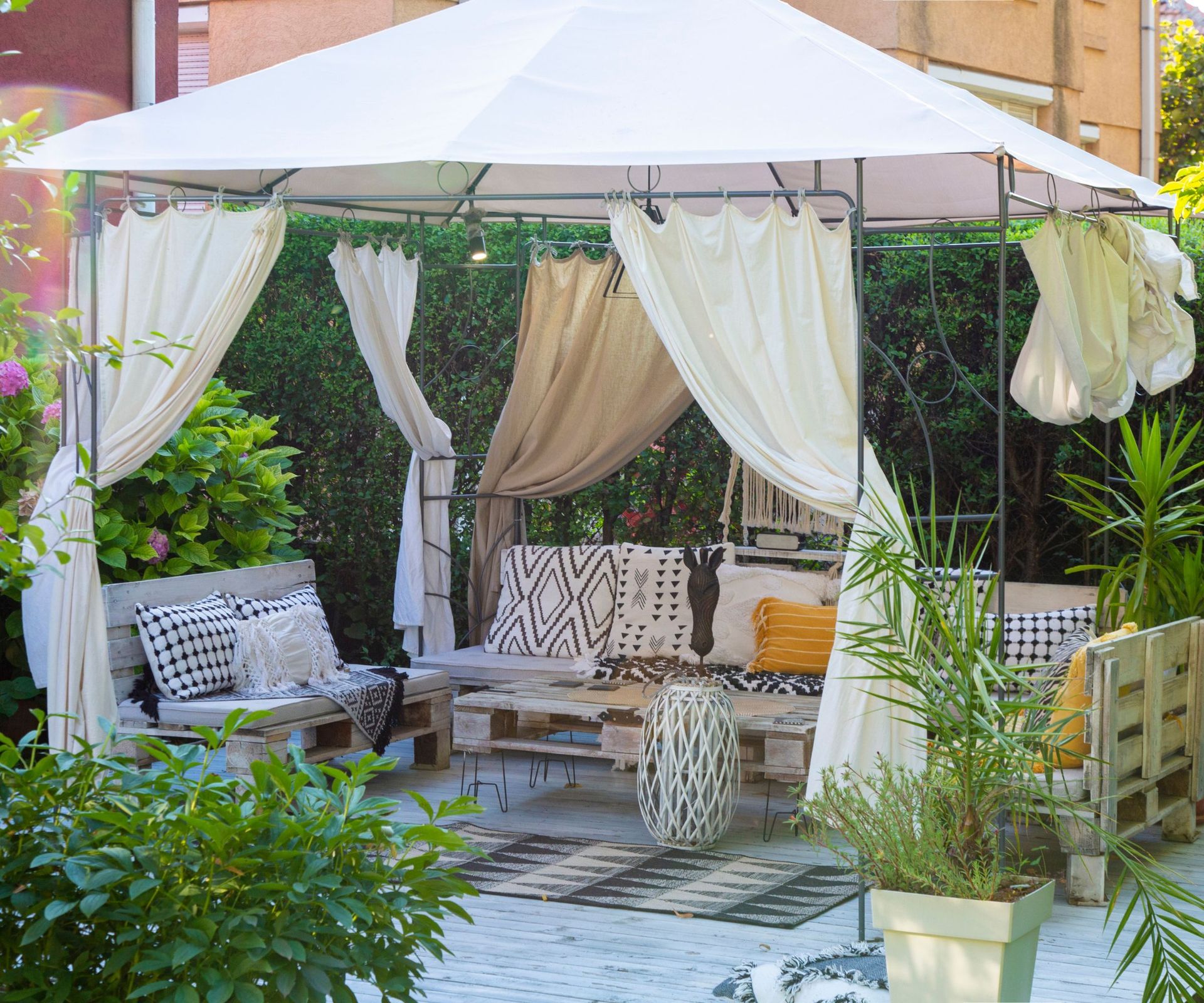 Where to place a gazebo: experts reveal the best spots | Homes and Gardens