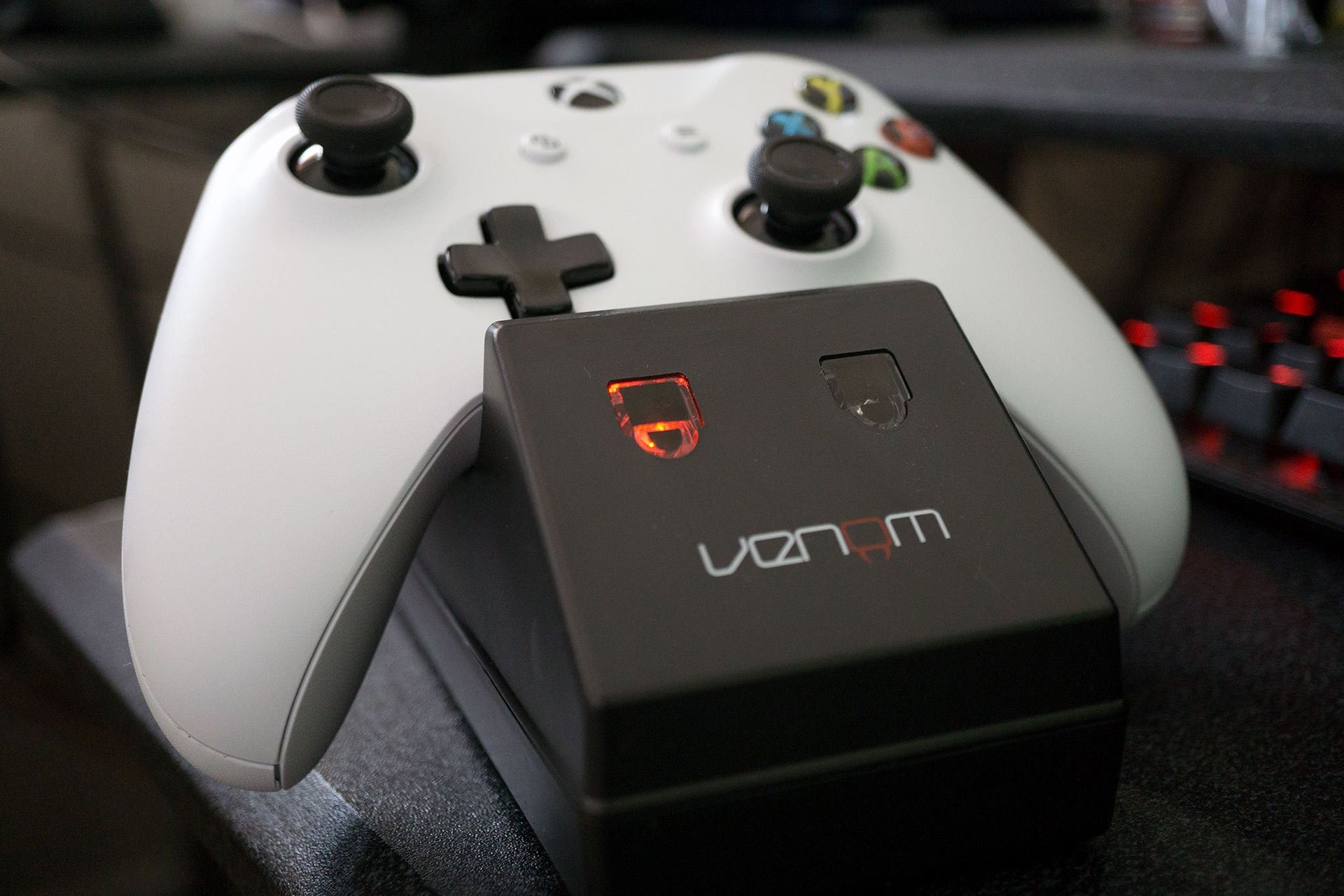 Venom Docking Station makes charging multiple Xbox One controllers a ...