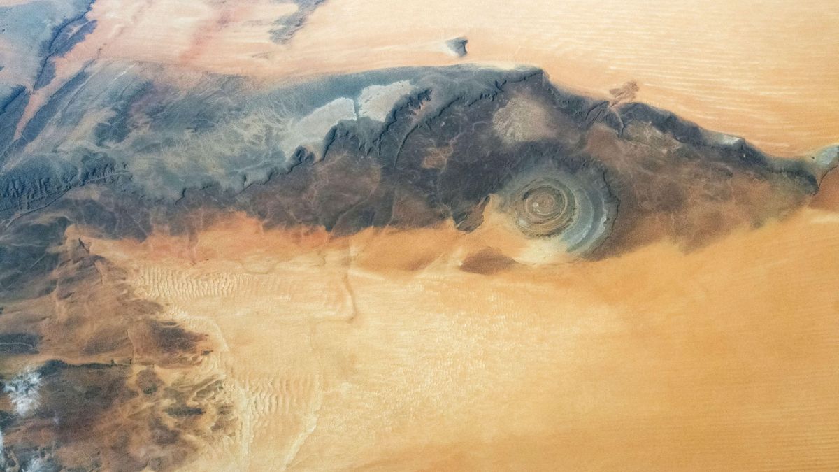 Eye of the Sahara: Mauritania's giant rock dome that towers over the ...