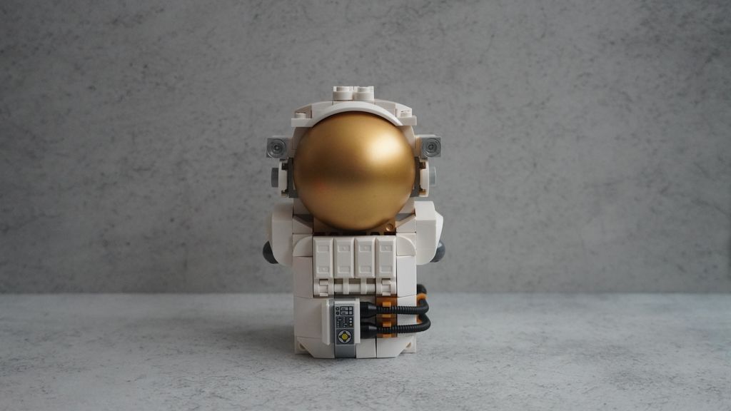 Lego Creator 3-in-1 Space Astronaut review | Space