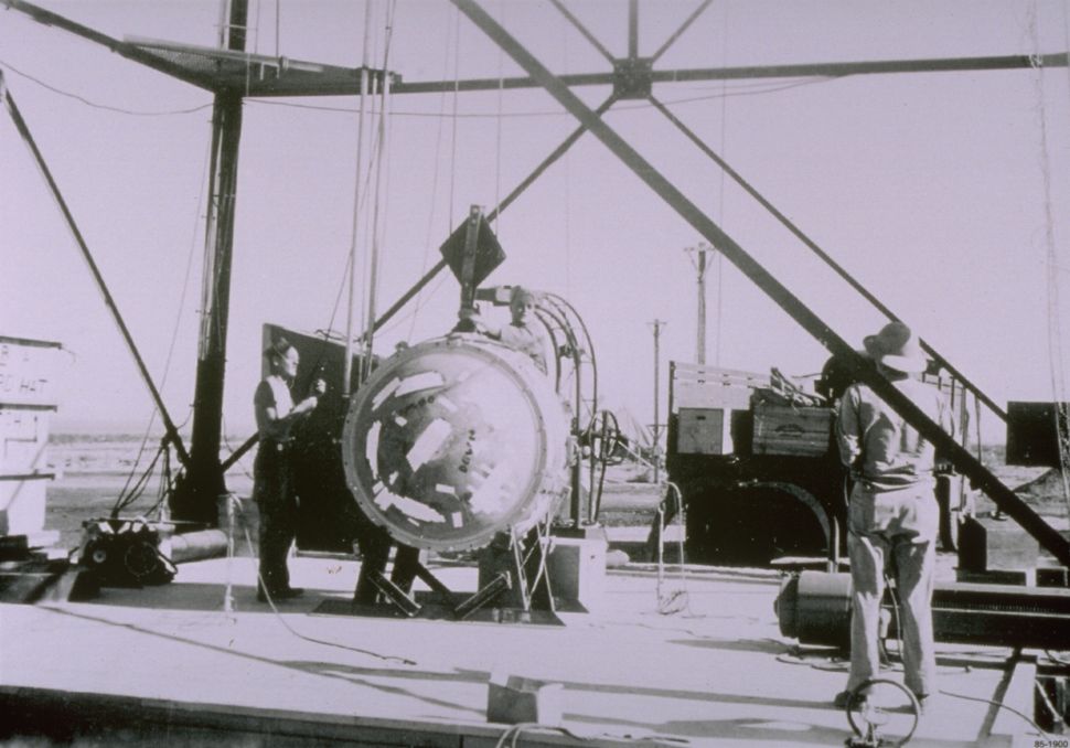 World's first nuclear bomb test created rare, otherworldly crystal ...