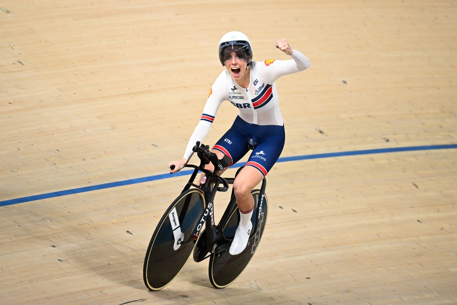 Men's and women's team pursuit world records broken in remarkable day ...