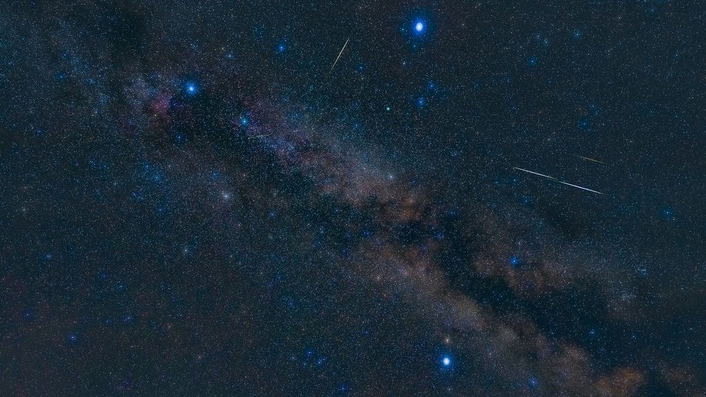 See the 'Summer Triangle' in the night sky this month | Space