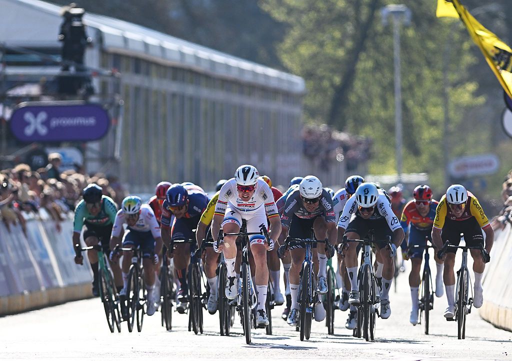 Scheldeprijs: Tim Merlier beats Jasper Philipsen by a bike length in ...