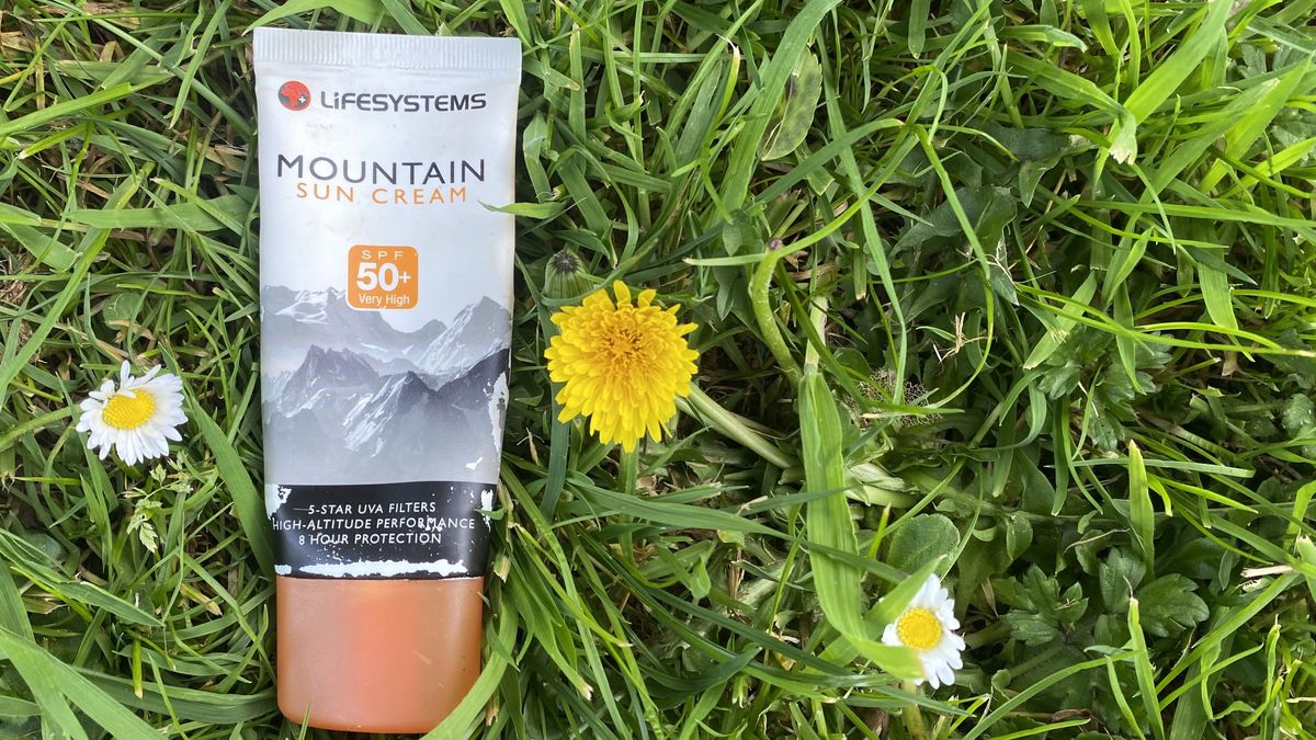 How to choose sunscreen: Advice for runners and hikers | Advnture